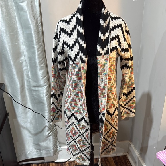 debut | Sweaters | Debut Black And White Geometric Cardigan Sweater ...